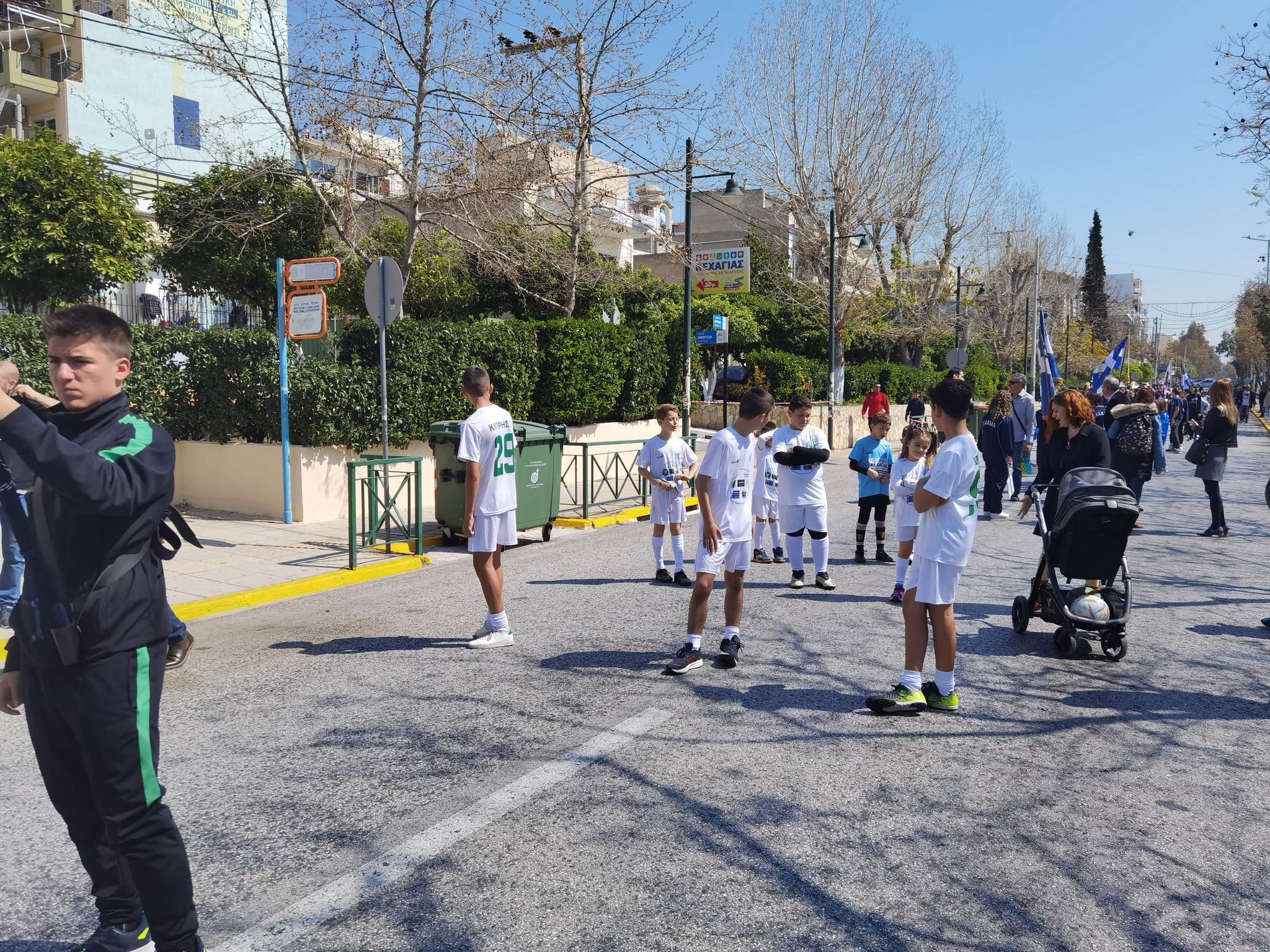 Στην παρέλαση στο Πέραμα βρέθηκε και η ακαδημία του Περαμαϊκού ...