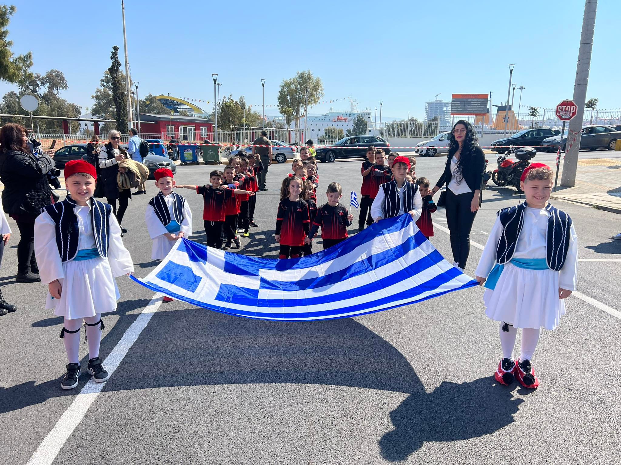 Στην Παρέλαση και η ακαδημία της Χαραυγής.. – Peiraiotika GR