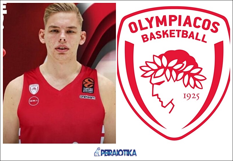 Ο Γιώργος Τανούλης στο λιμάνι του Πειραιά. – Peiraiotika GR